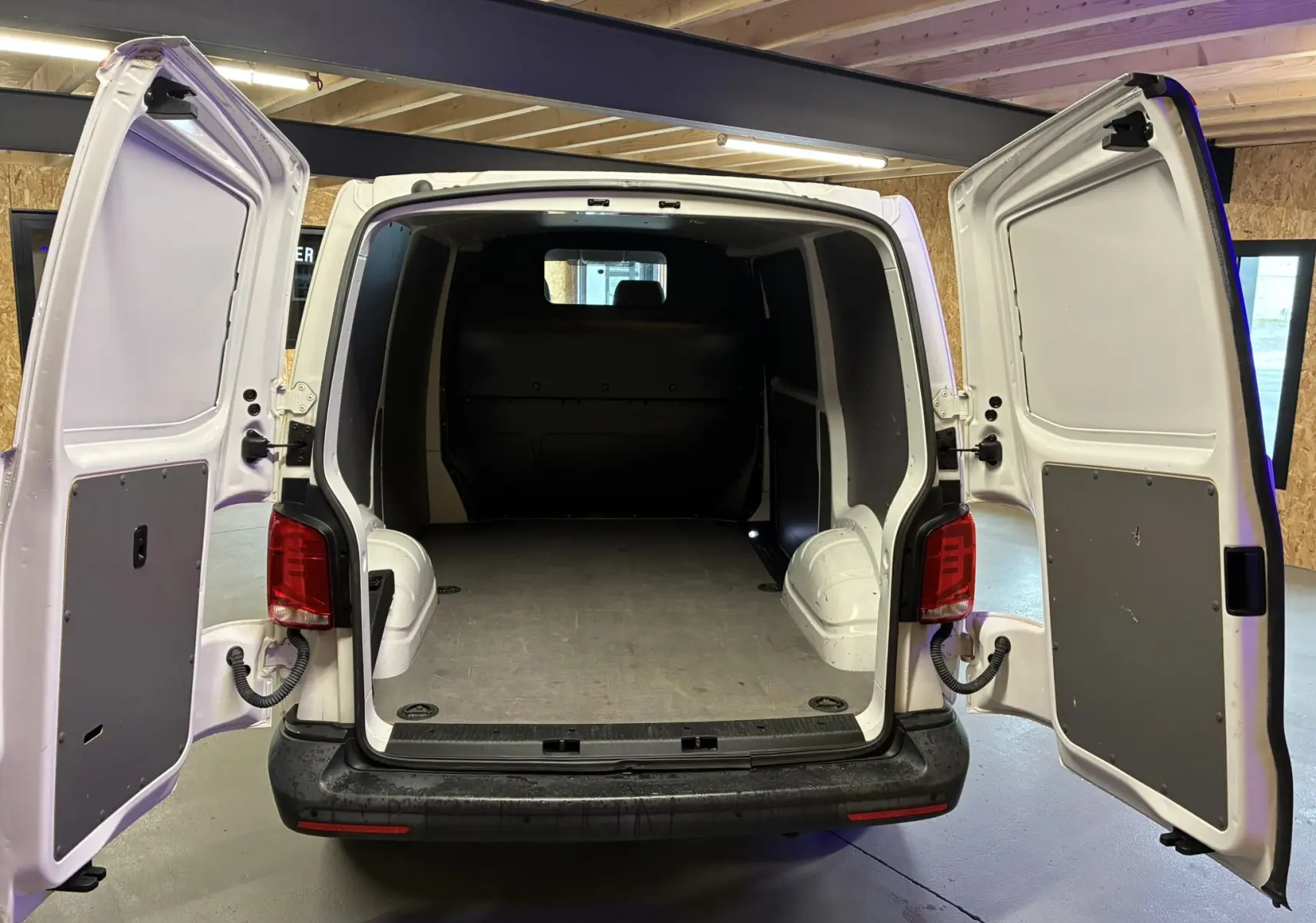 VOLKSWAGEN TRANSPORTER d'occasion T6 L1H1 2.8T 2.0 16V TDI 110 PHASE 2 Réf 781479 | Distinxion